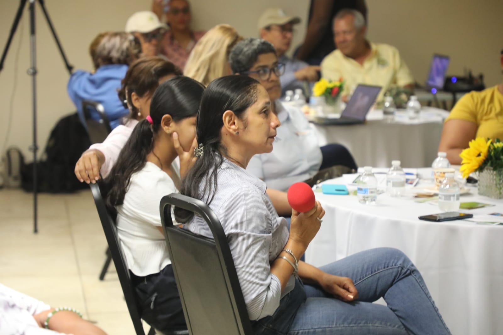 Presentación de tres nuevos programas que beneficiarán a los micros y ...