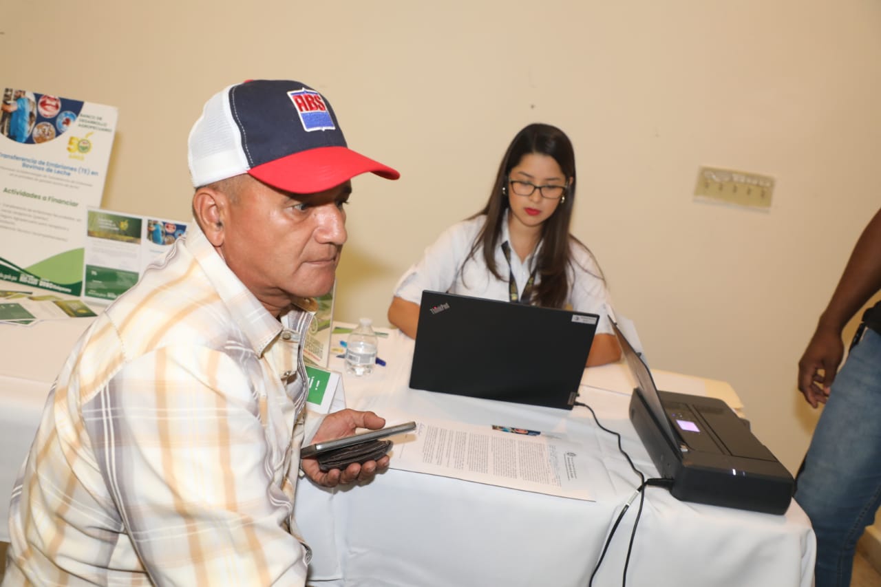 Presentación de tres nuevos programas que beneficiarán a los micros y ...